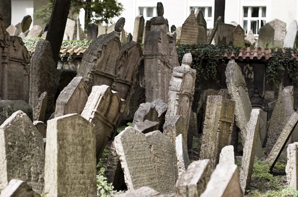 O Antigo Cemitério Judeu de Praga, Cidade Judia – Praga Blog | Onyx